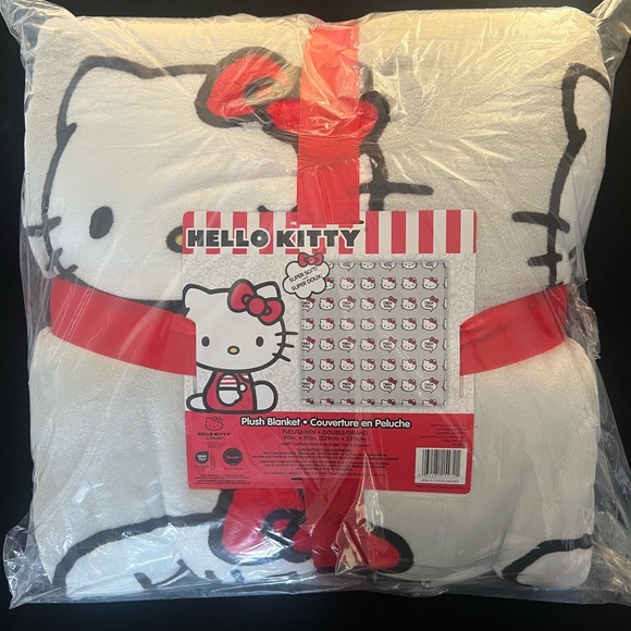 Hello Kitty | Bedding | Hello Kitty Red Winking Face Blanket Queen ...